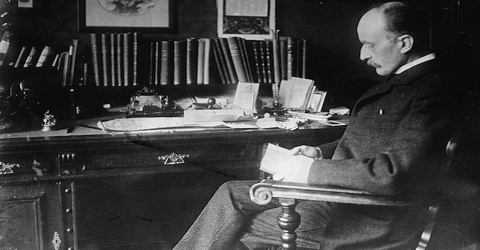 Max Planck in Successive Development of Modern Science - QS Study